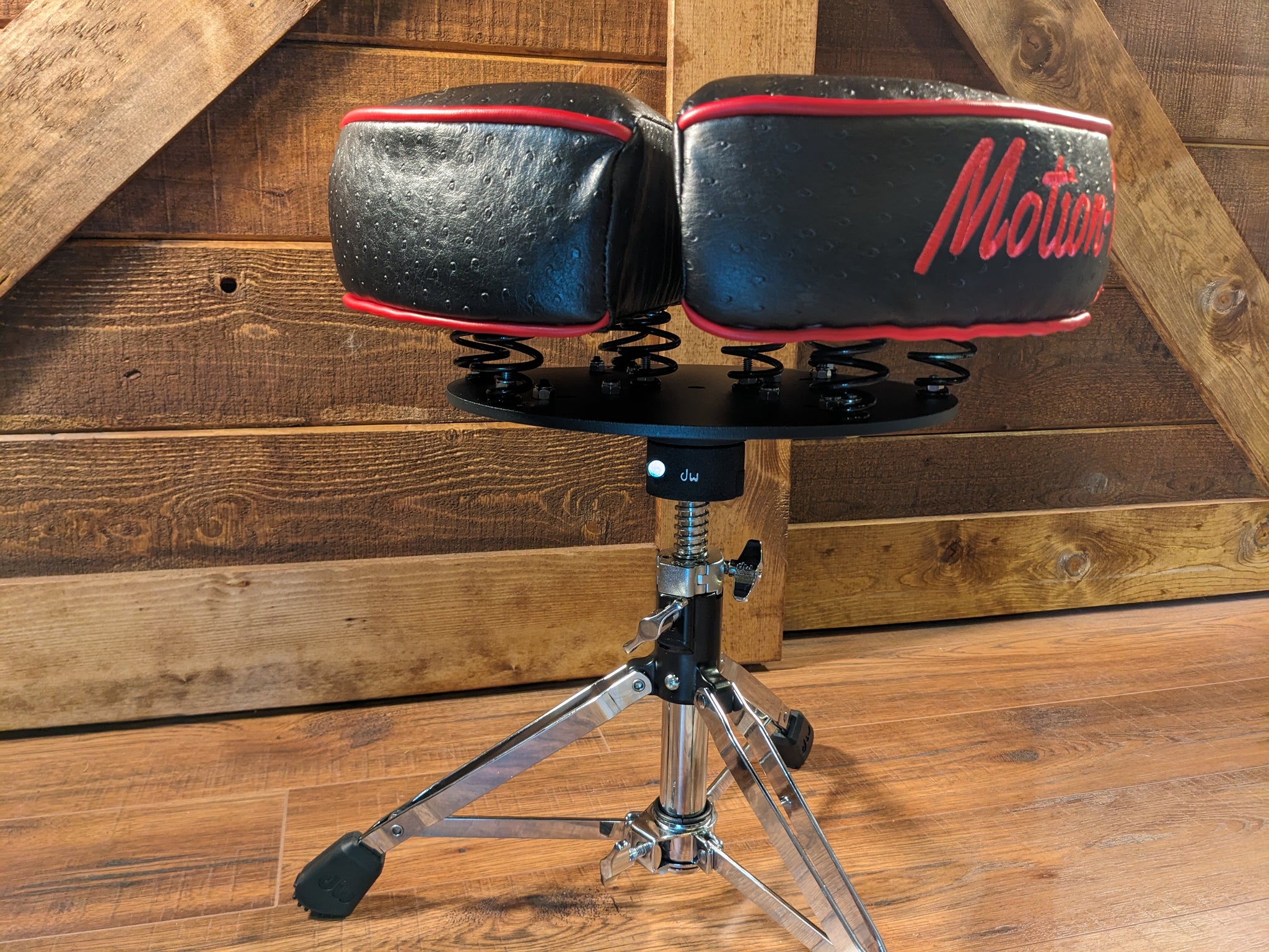 Black Ostrich, Star-Glider round top throne – Motion Pro Drum Thrones